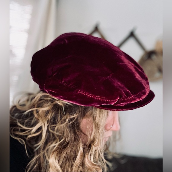 Vintage | Accessories | Vintage Crushed Velvet European Style Beret Hat ...